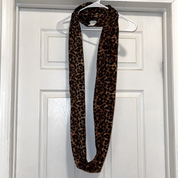 Old Navy | Accessories | Old Navy Leopard Print Infinity Scarf | Poshmark